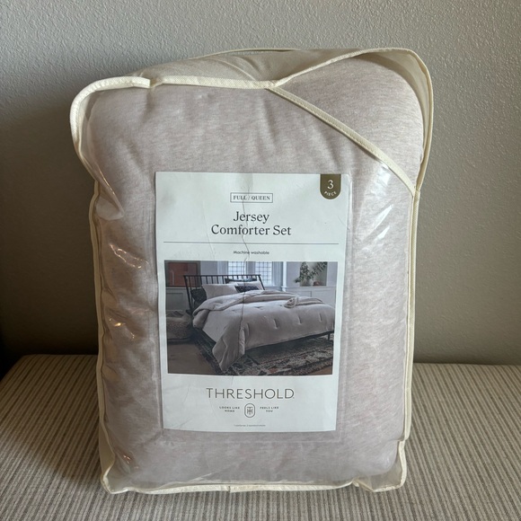 Threshold | Bedding | Nwt Fullqueen Jersey Comforter And Sham Set ...